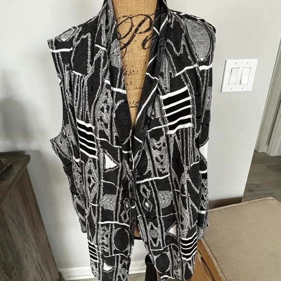 Sun Kim | Jackets & Coats | Sun Kim Black And White Vest With ...
